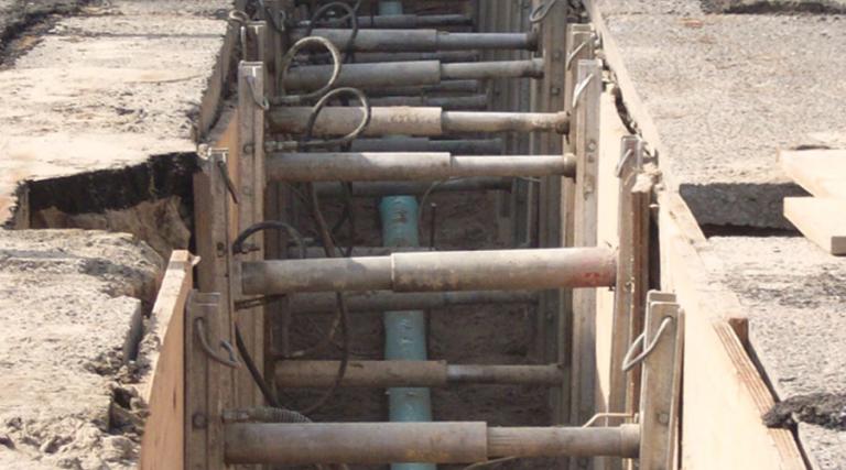 Aluminum Hydraulic Shores - Trench Shoring Company - Shoring, Trench ...