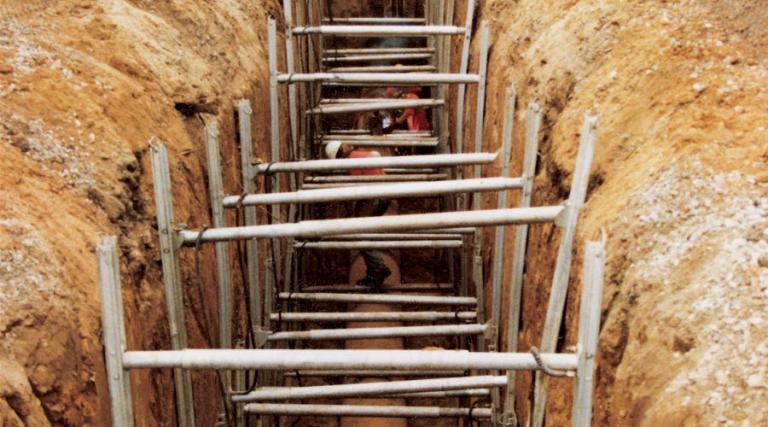 Aluminum Hydraulic Shores - Trench Shoring Company - Shoring, Trench ...