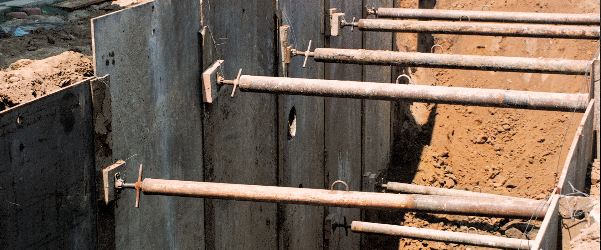 Mechanical Screw Jacks - Trench Shoring Company - Shoring, Trench ...